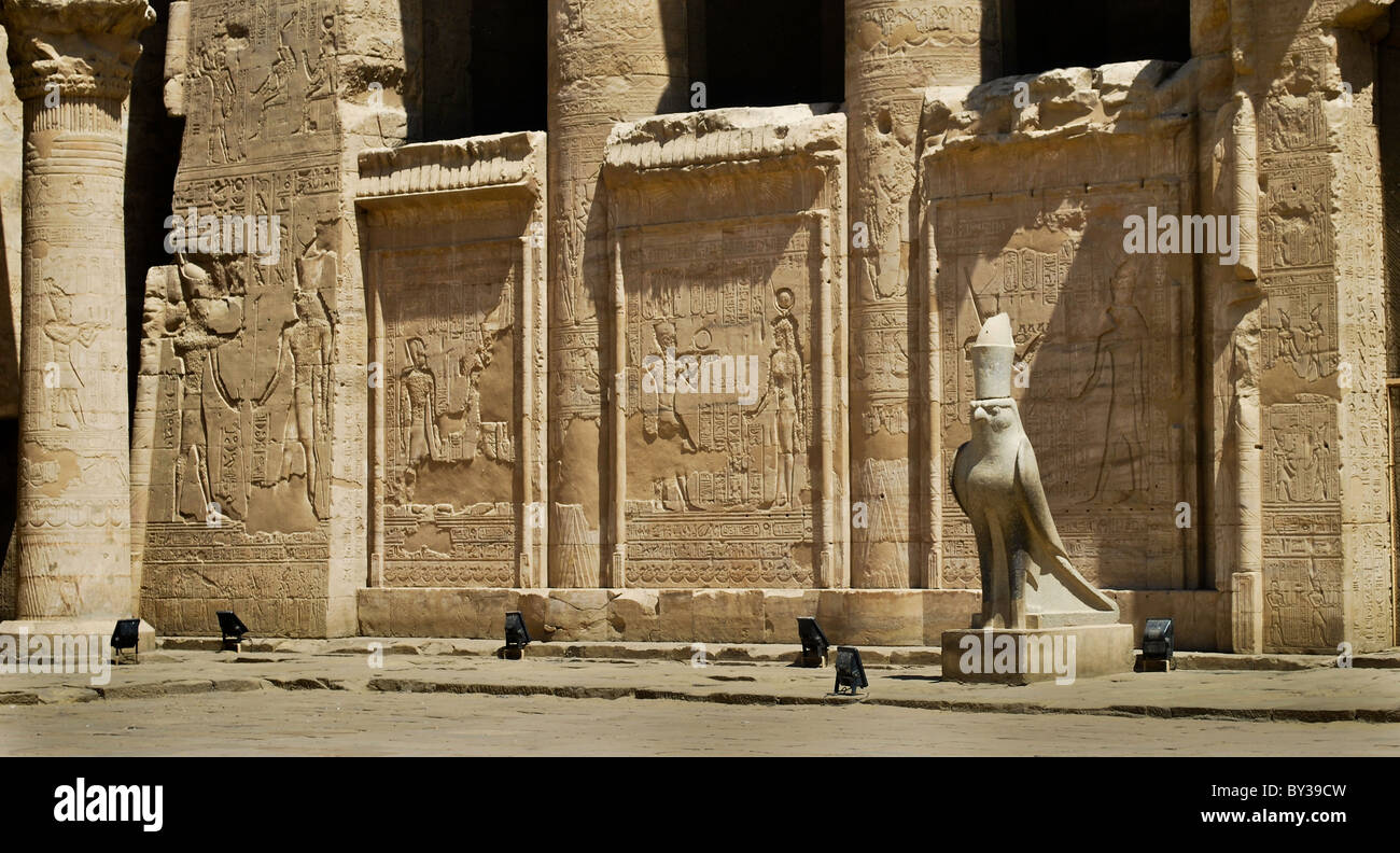 Ancient Egyptian temples Along the Nile Stock Photo - Alamy