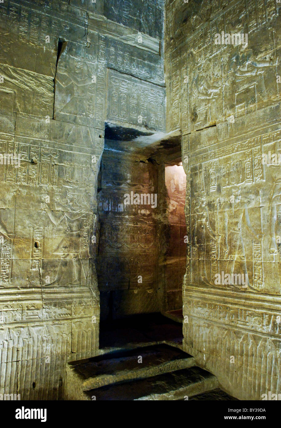 Ancient Egyptian temples Along the Nile Stock Photo - Alamy