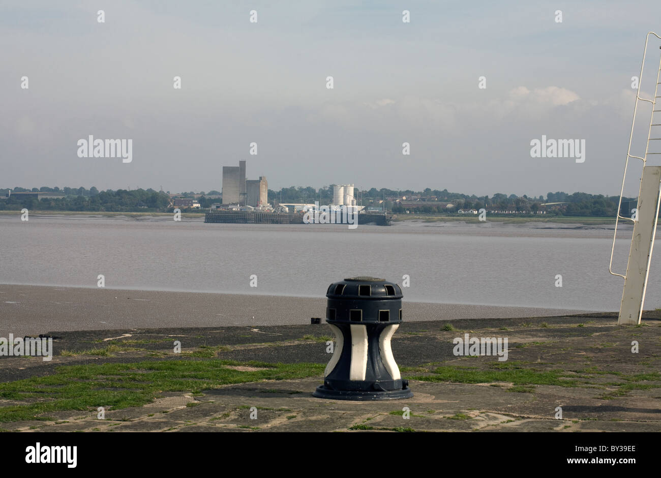 Sharpness docks hi-res stock photography and images - Alamy