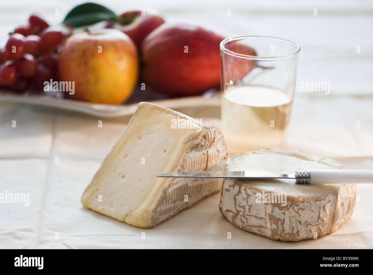 Brie slice hi-res stock photography and images - Alamy