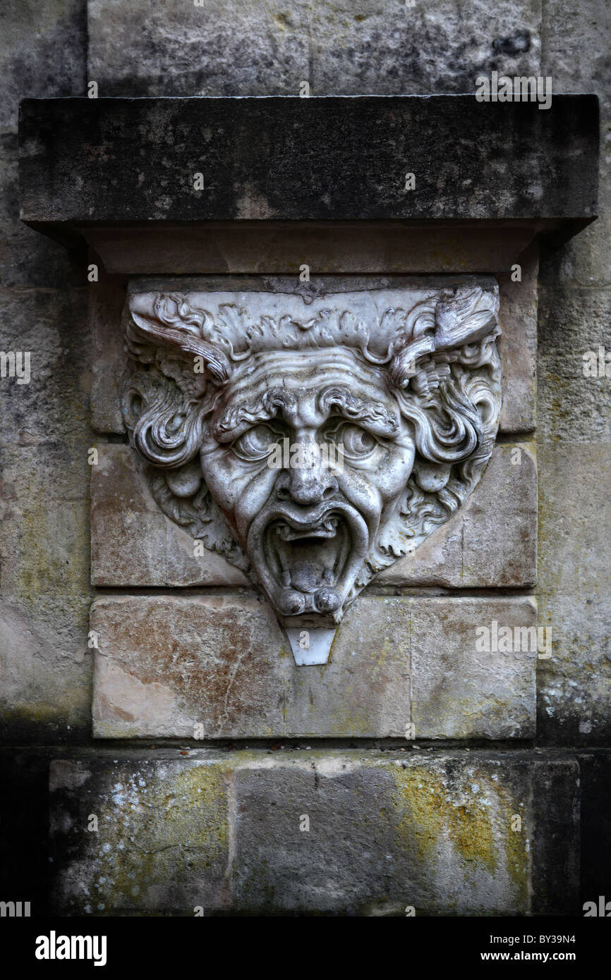 Gargoyle face stone carving hi-res stock photography and images - Alamy