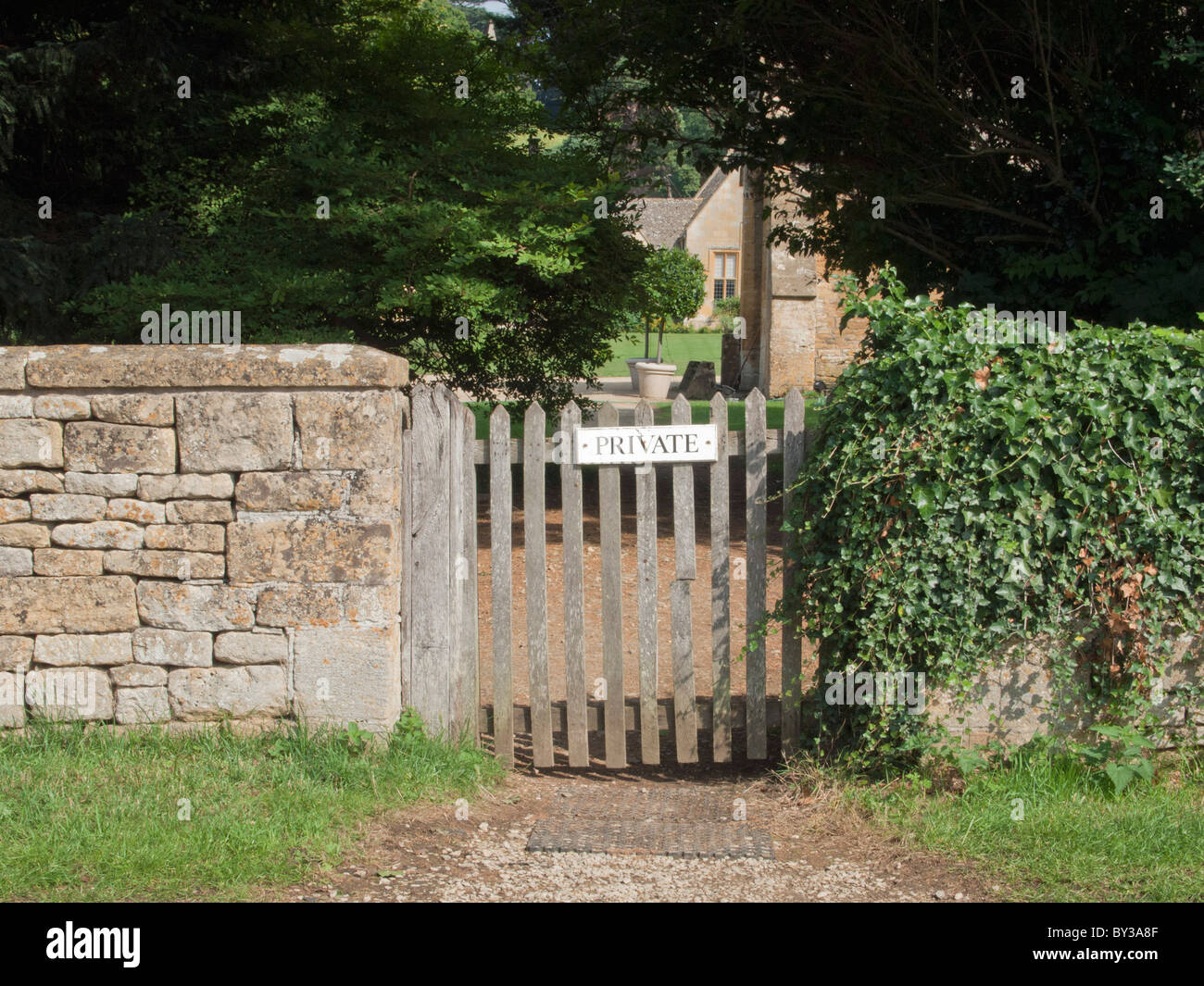 cotswold way footpath stanway cotswolds Stock Photo - Alamy
