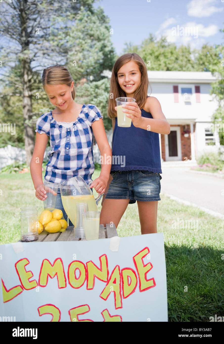 Children selling lemonade hi-res stock photography and images - Alamy