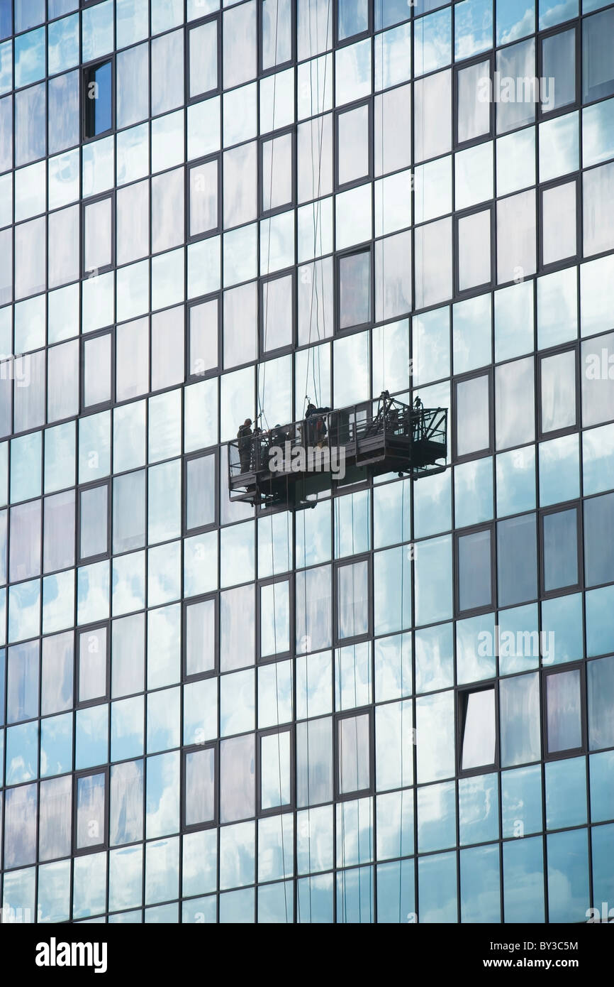 USA, New York City, Manhattan, window cleaning platform on building ...