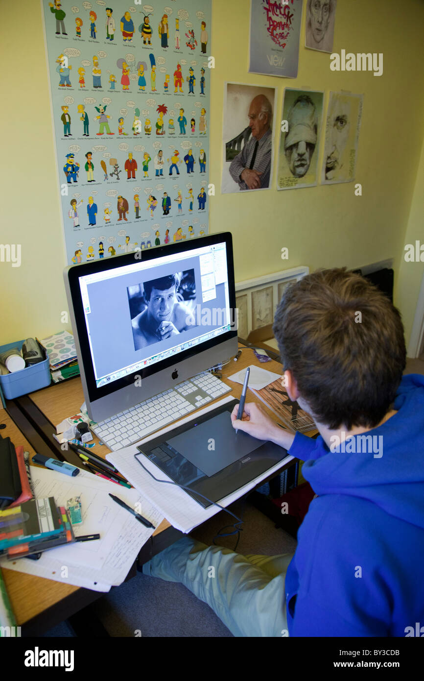 Computer graphics student hi-res stock photography and images - Alamy