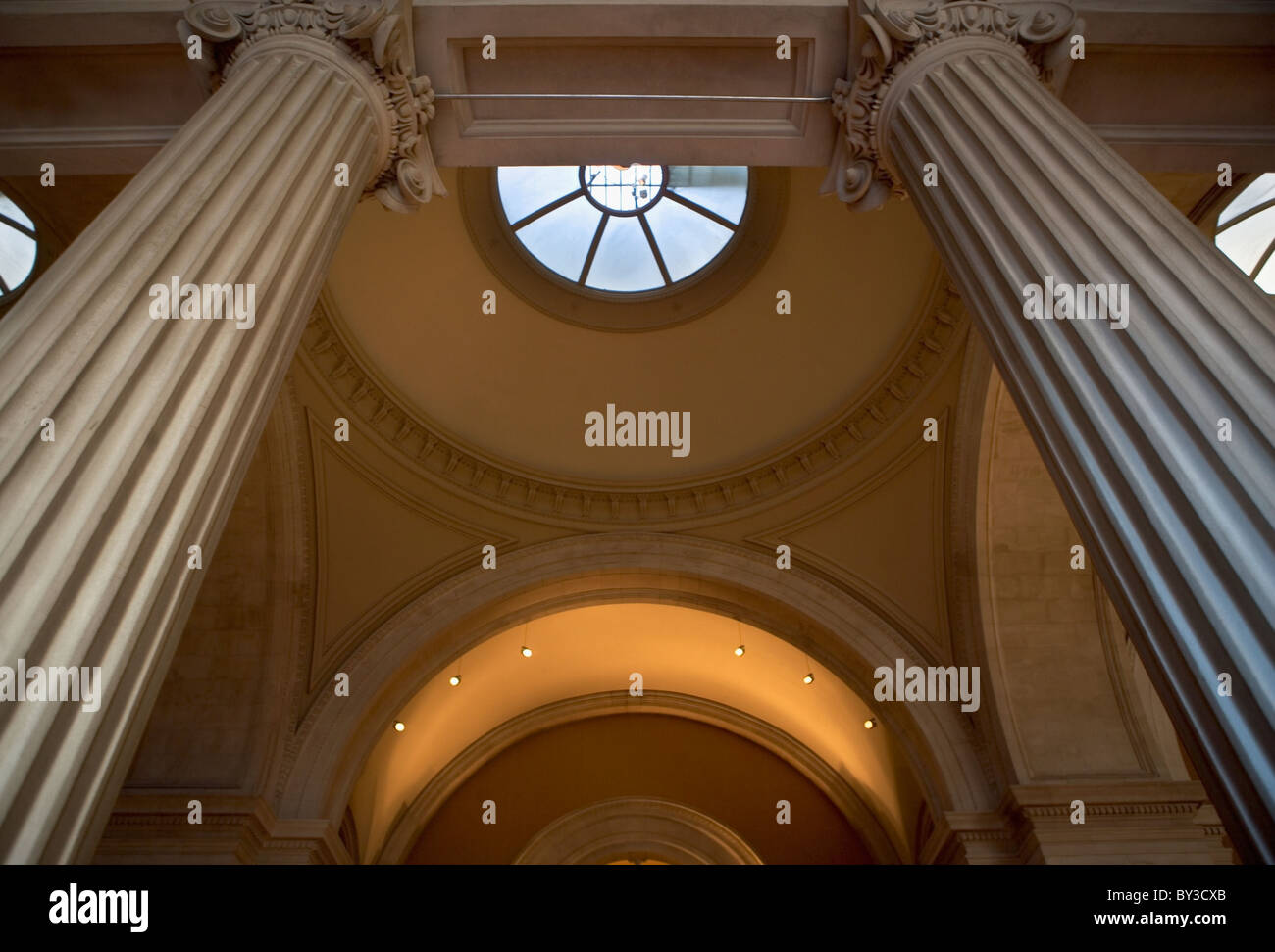 USA, New York City, Metropolitan Museum of Art, low angle view of ...