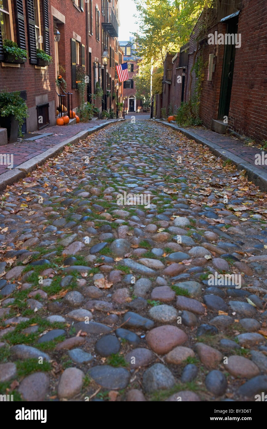 Cobblestoned alley hi-res stock photography and images - Alamy