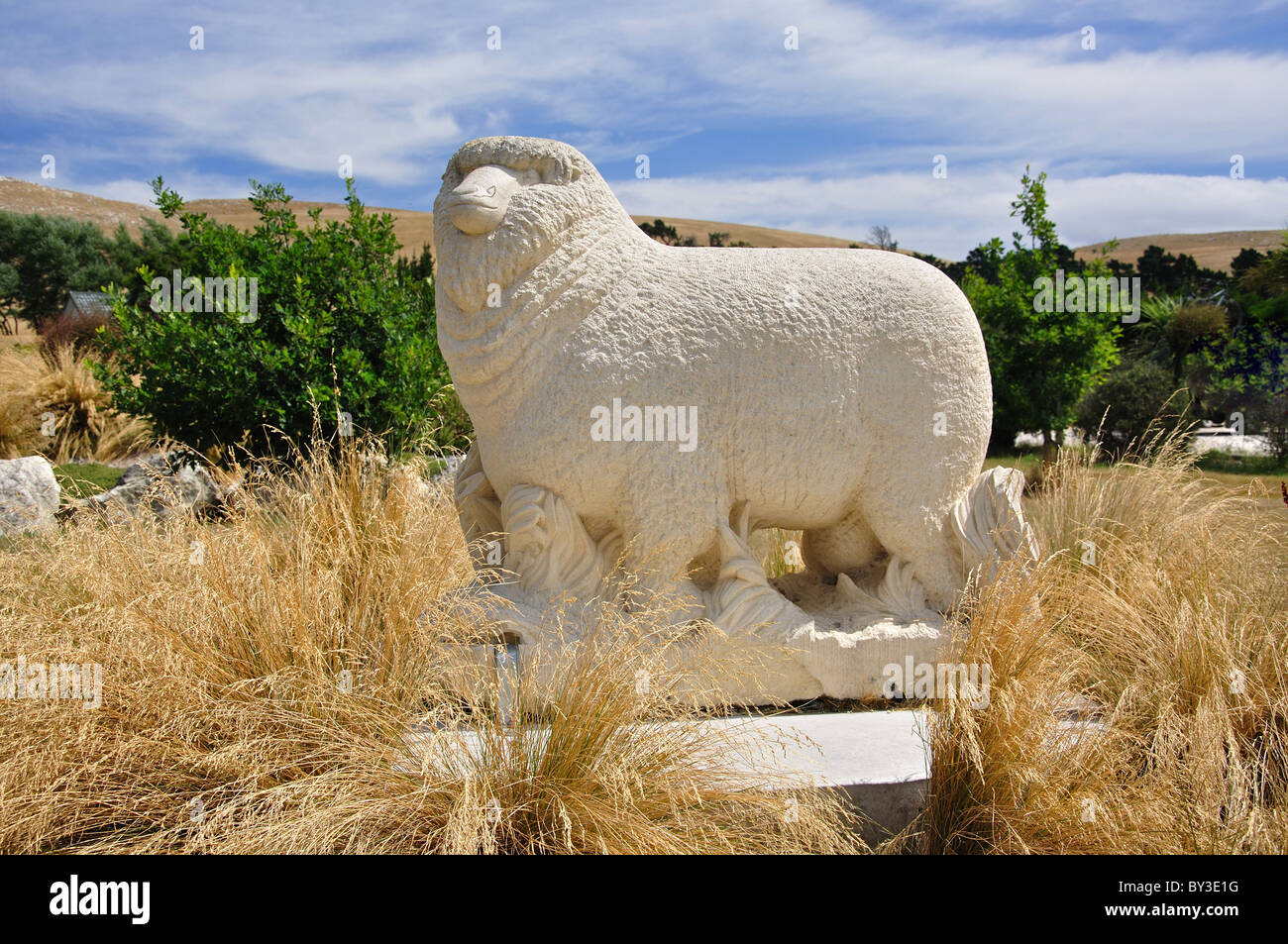 Sheep statue hi-res stock photography and images - Alamy