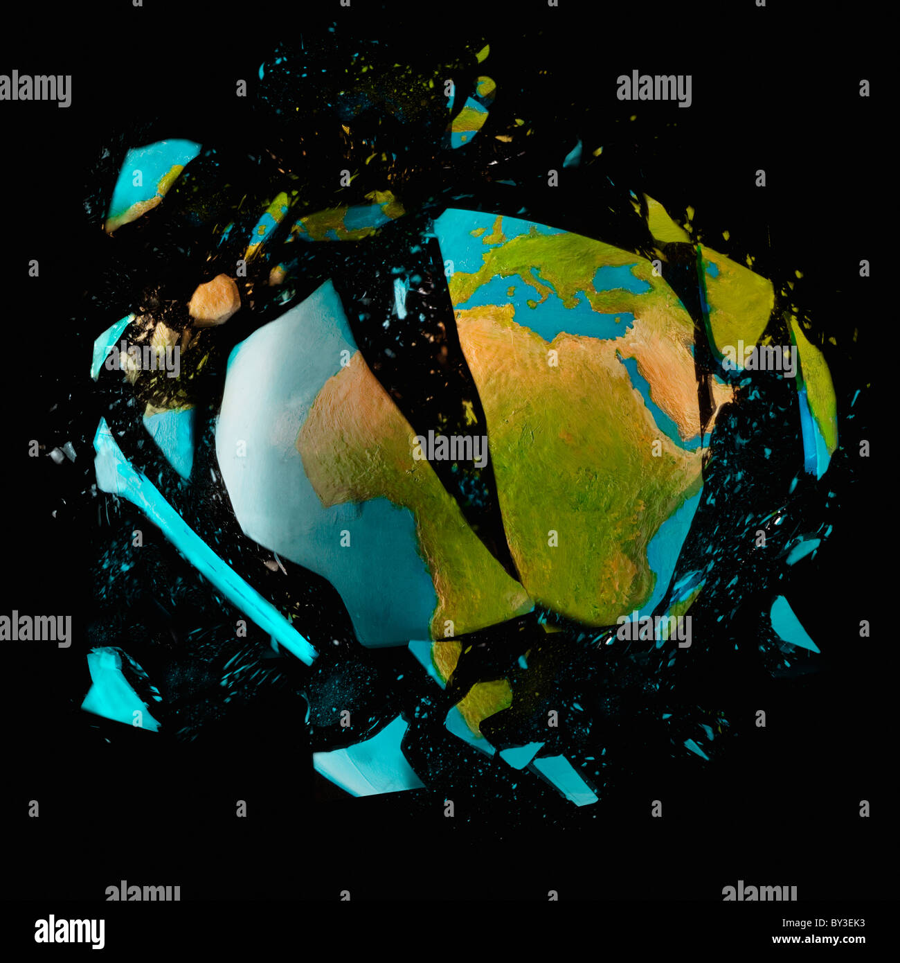 Broken map of world globe hi-res stock photography and images - Alamy