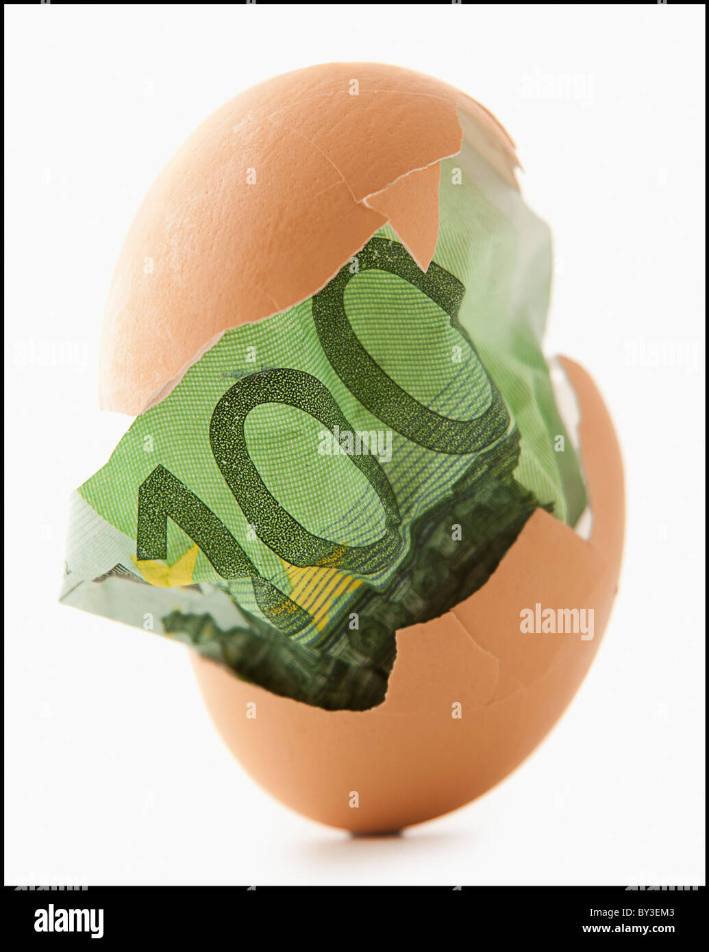 One hundred euro note in eggshell Stock Photo - Alamy