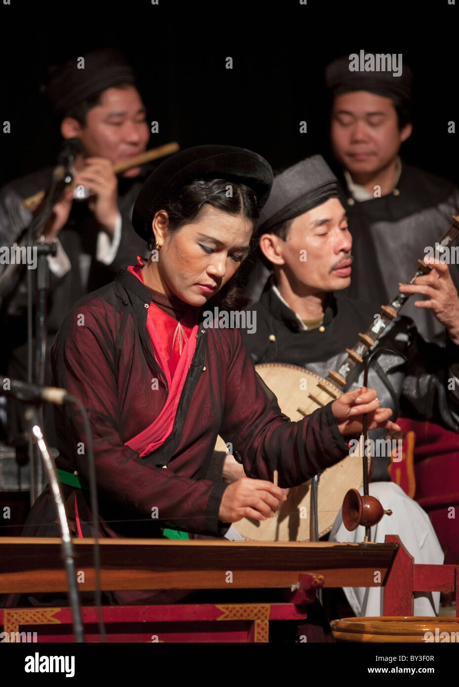 Traditional Vietnamese musicians accompanying the show at the Than Long ...
