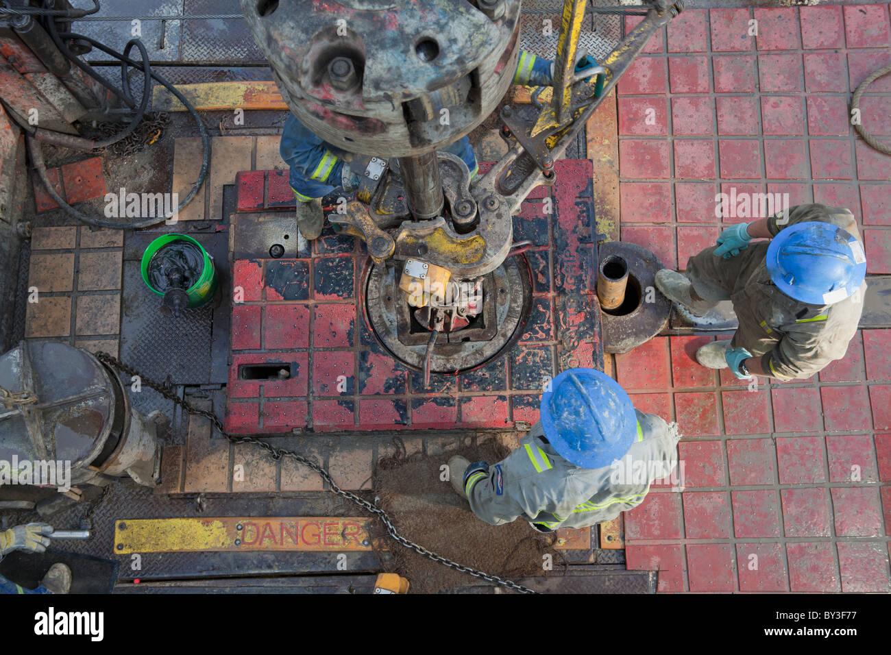 American oil rig workers hi-res stock photography and images - Alamy