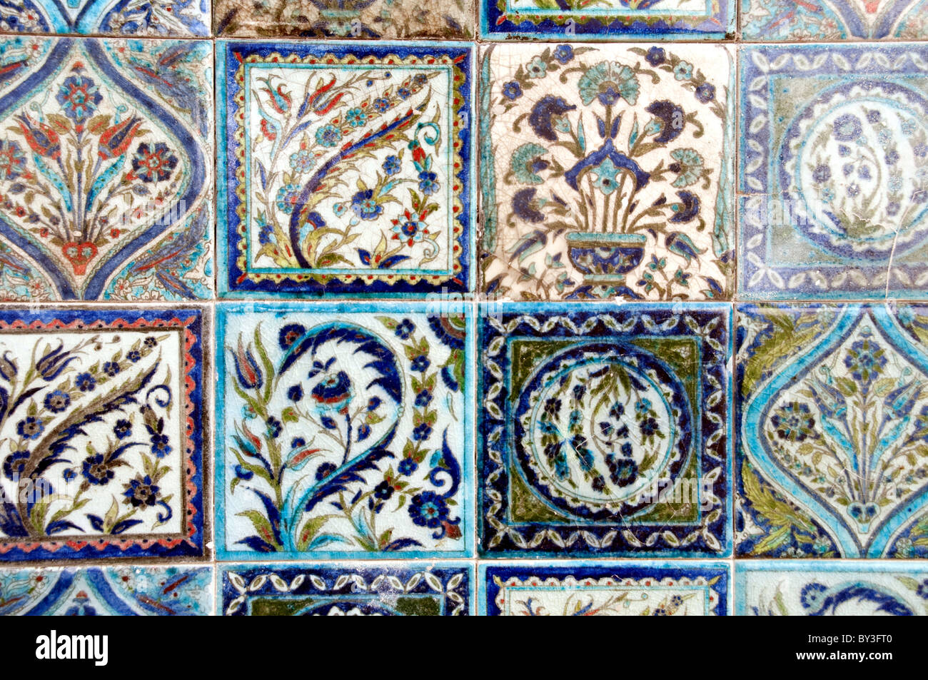 Islamic blue glazed tiles hi-res stock photography and images - Alamy