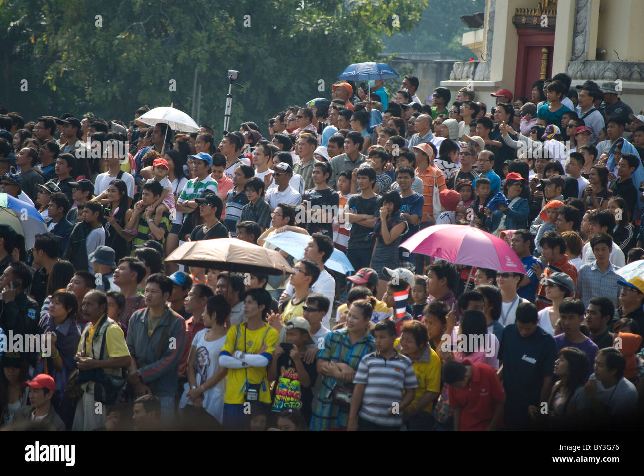 Car event crowd people hi-res stock photography and images - Alamy