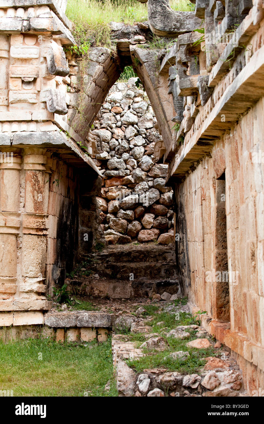 THE PALACE, PUCC MAYAN RUINS OF LABNA, YUCATAN, MEXICO Stock Photo - Alamy