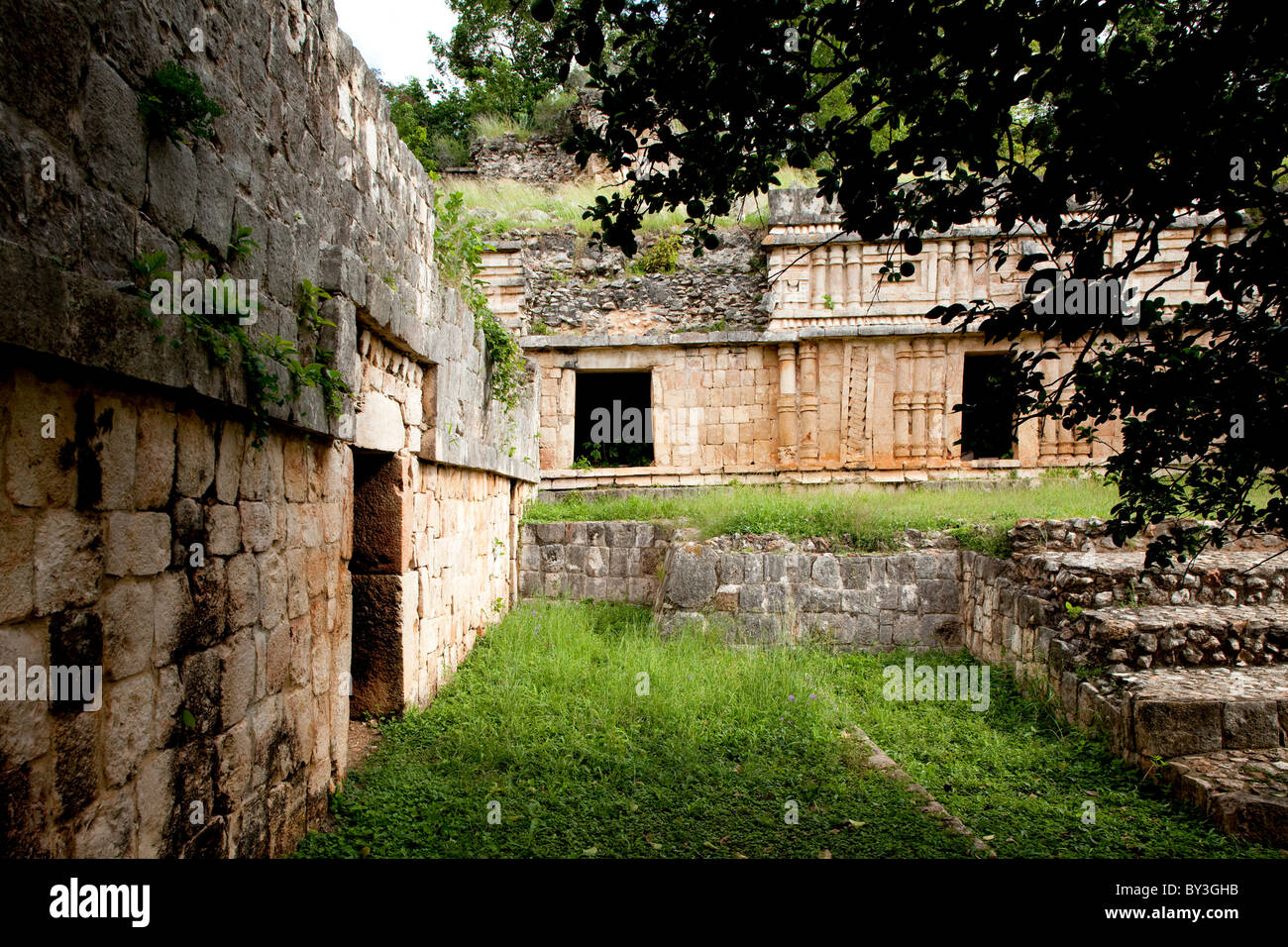 THE PALACE, PUCC MAYAN RUINS OF LABNA, YUCATAN, MEXICO Stock Photo - Alamy