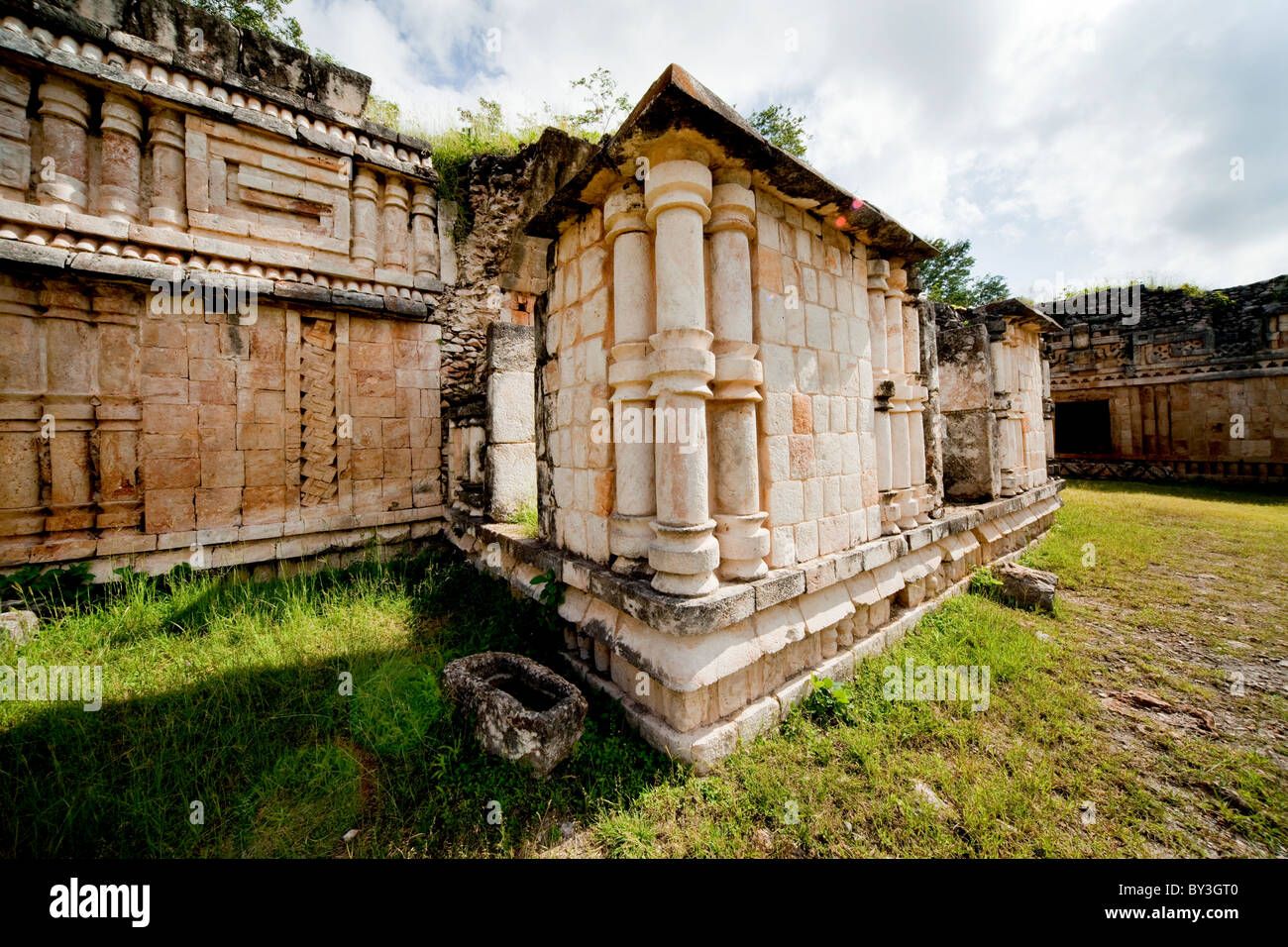 THE PALACE, PUCC MAYAN RUINS OF LABNA, YUCATAN, MEXICO Stock Photo - Alamy