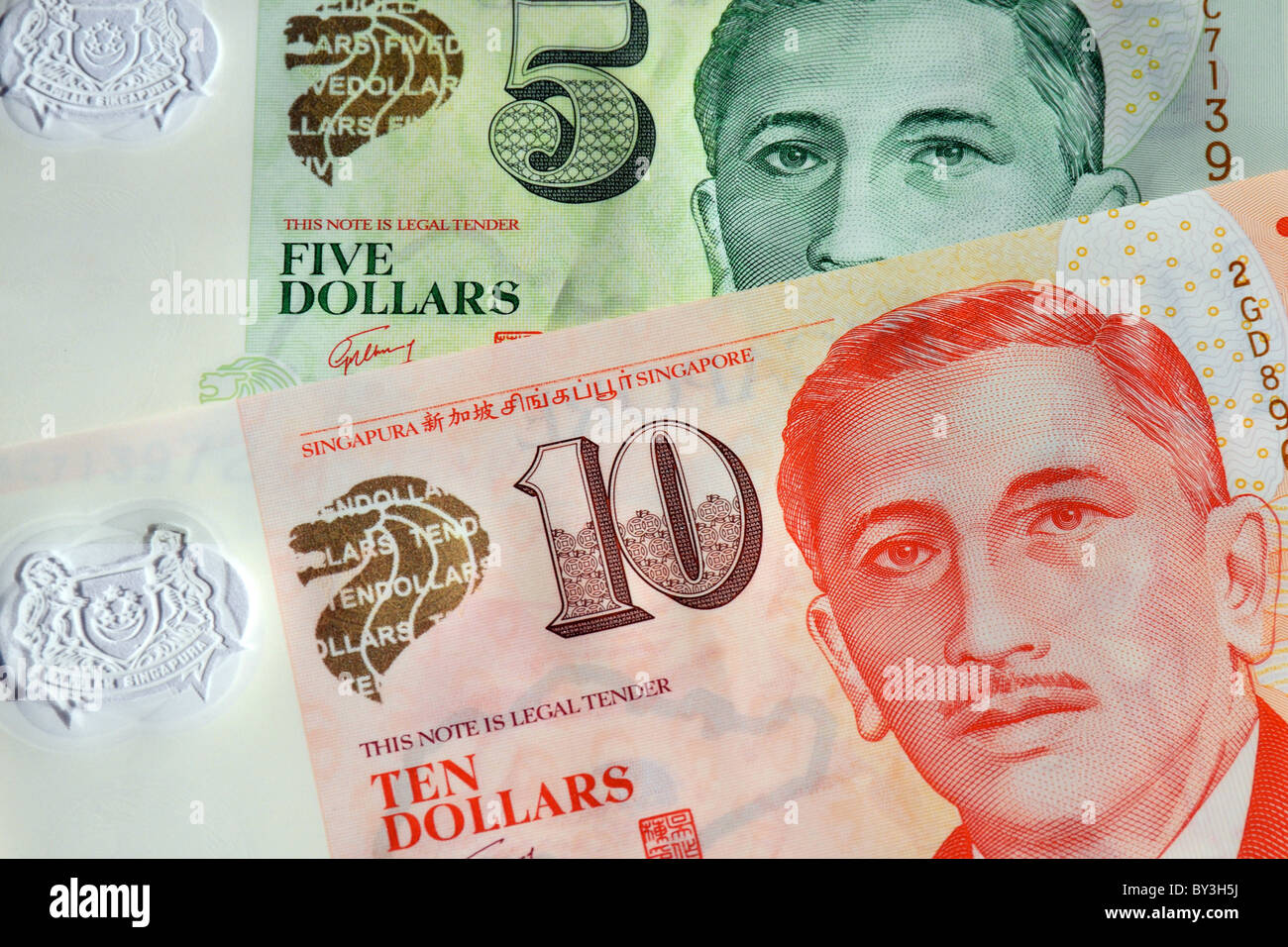 Singapore 10 dollar currency note hi-res stock photography and images ...