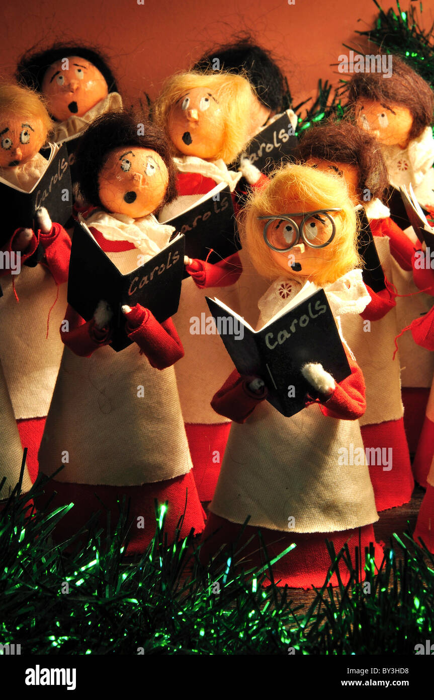 Christmas singing choir hi-res stock photography and images - Alamy