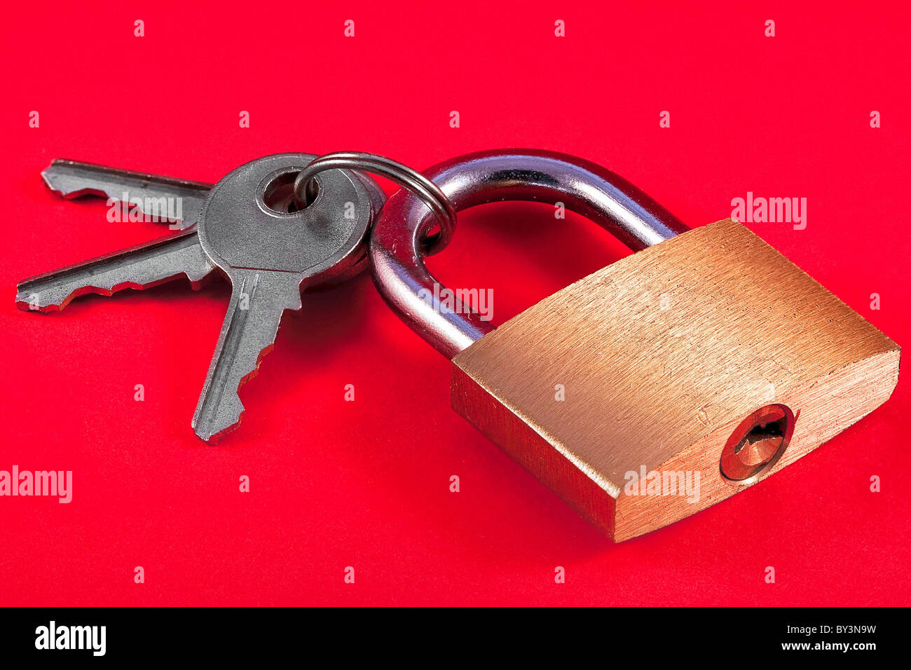 Padlock and keys Stock Photo - Alamy