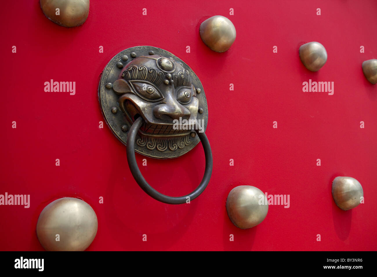 Ancient red Temple door in beijing china Stock Photo - Alamy