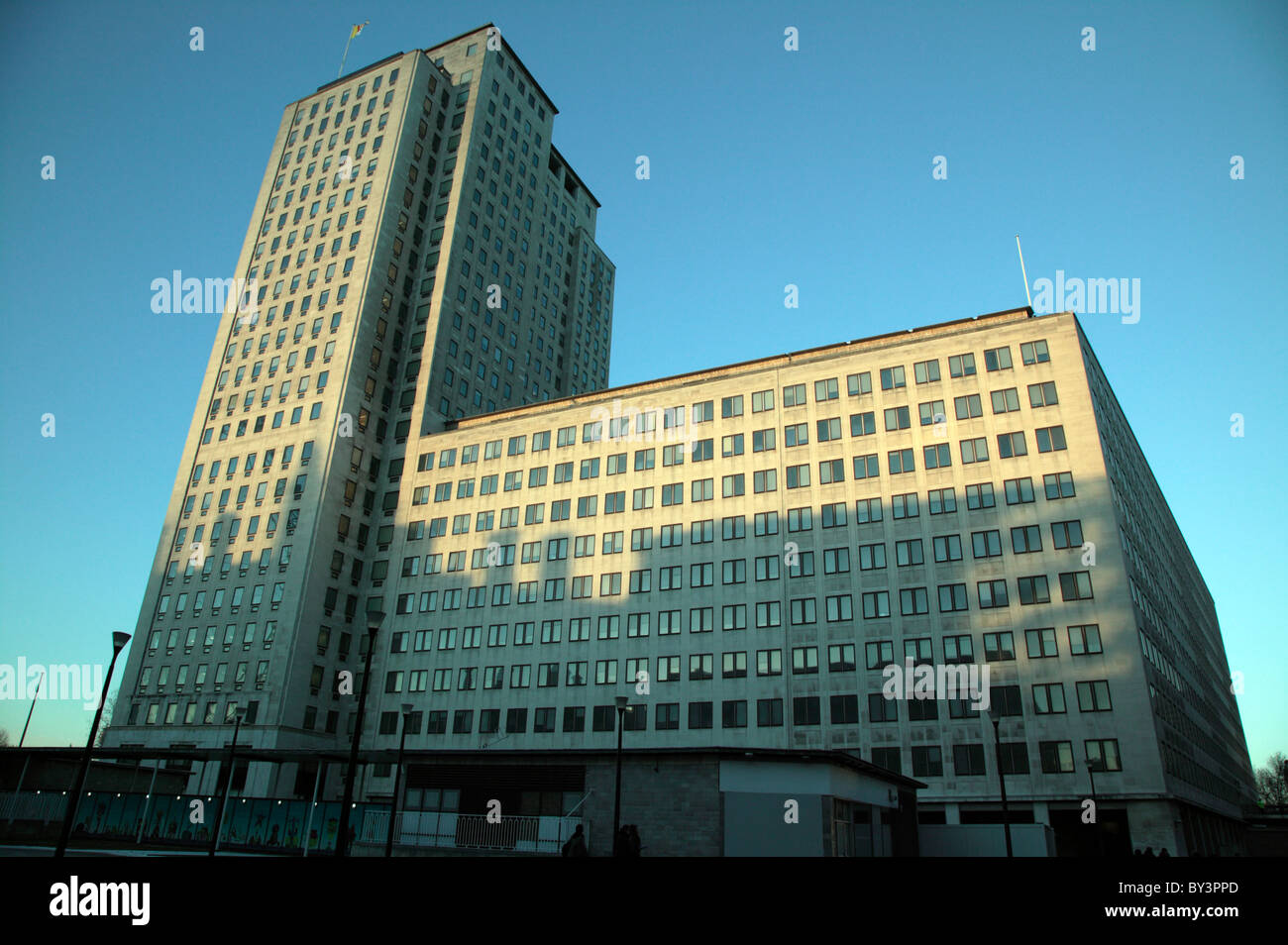 Shell centre tower hi-res stock photography and images - Alamy