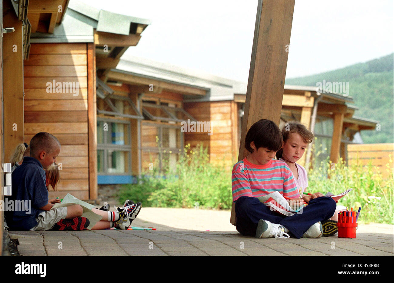 Perthcelyn Primary School Stock Photo - Alamy