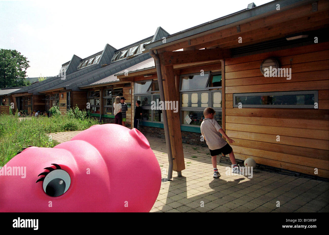Perthcelyn Primary School Stock Photo - Alamy