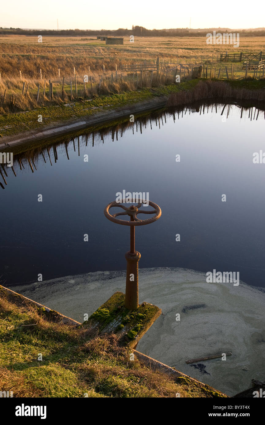 Irrigation gate hi-res stock photography and images - Alamy