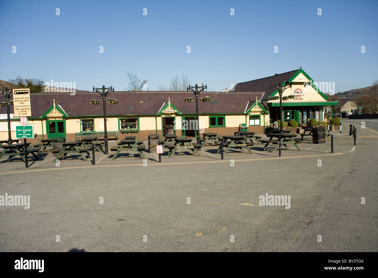 Snowdon Mountain Railway Station in Llanberis Stock Photo - Alamy