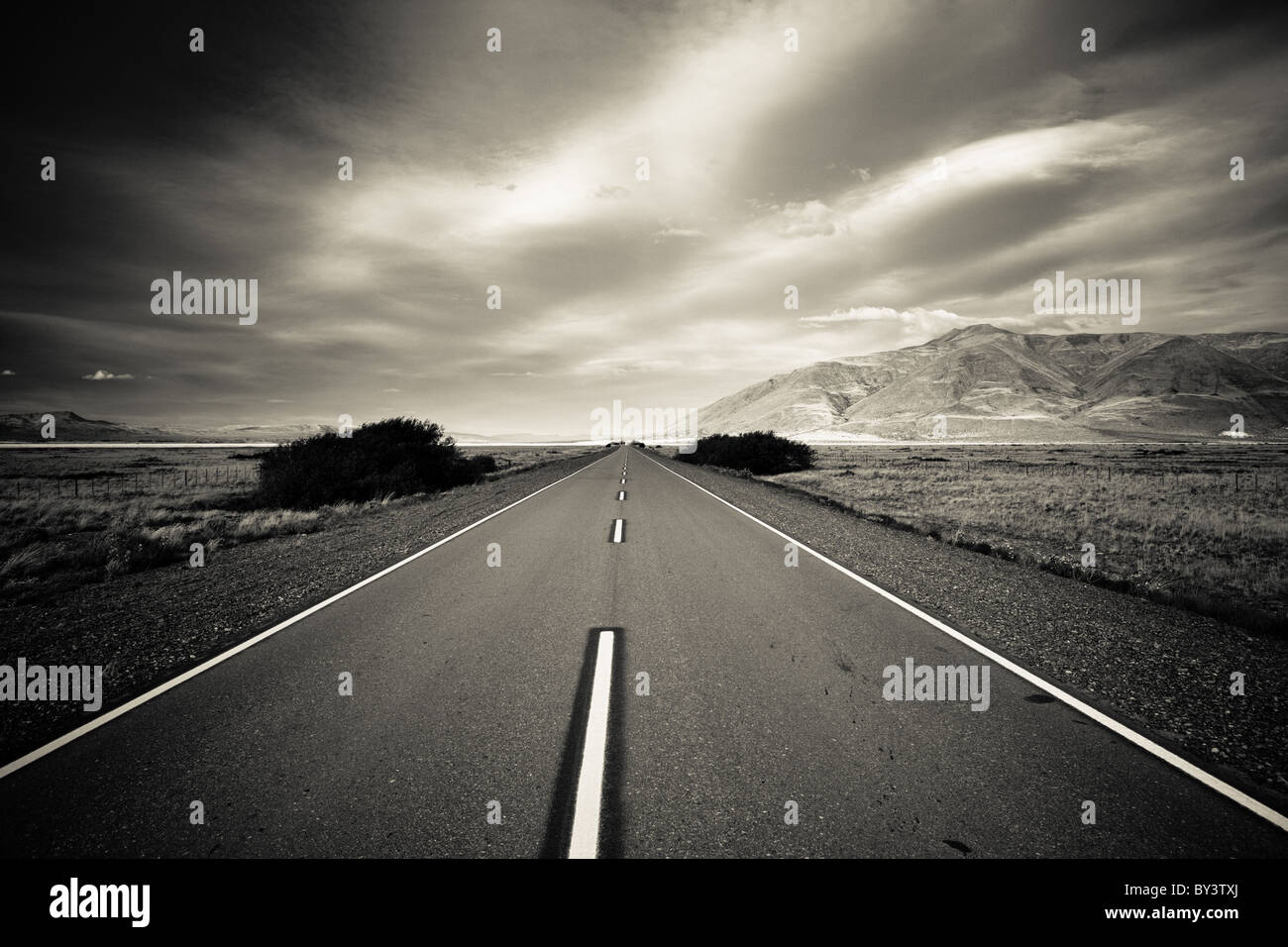 Straight tar road hi-res stock photography and images - Alamy