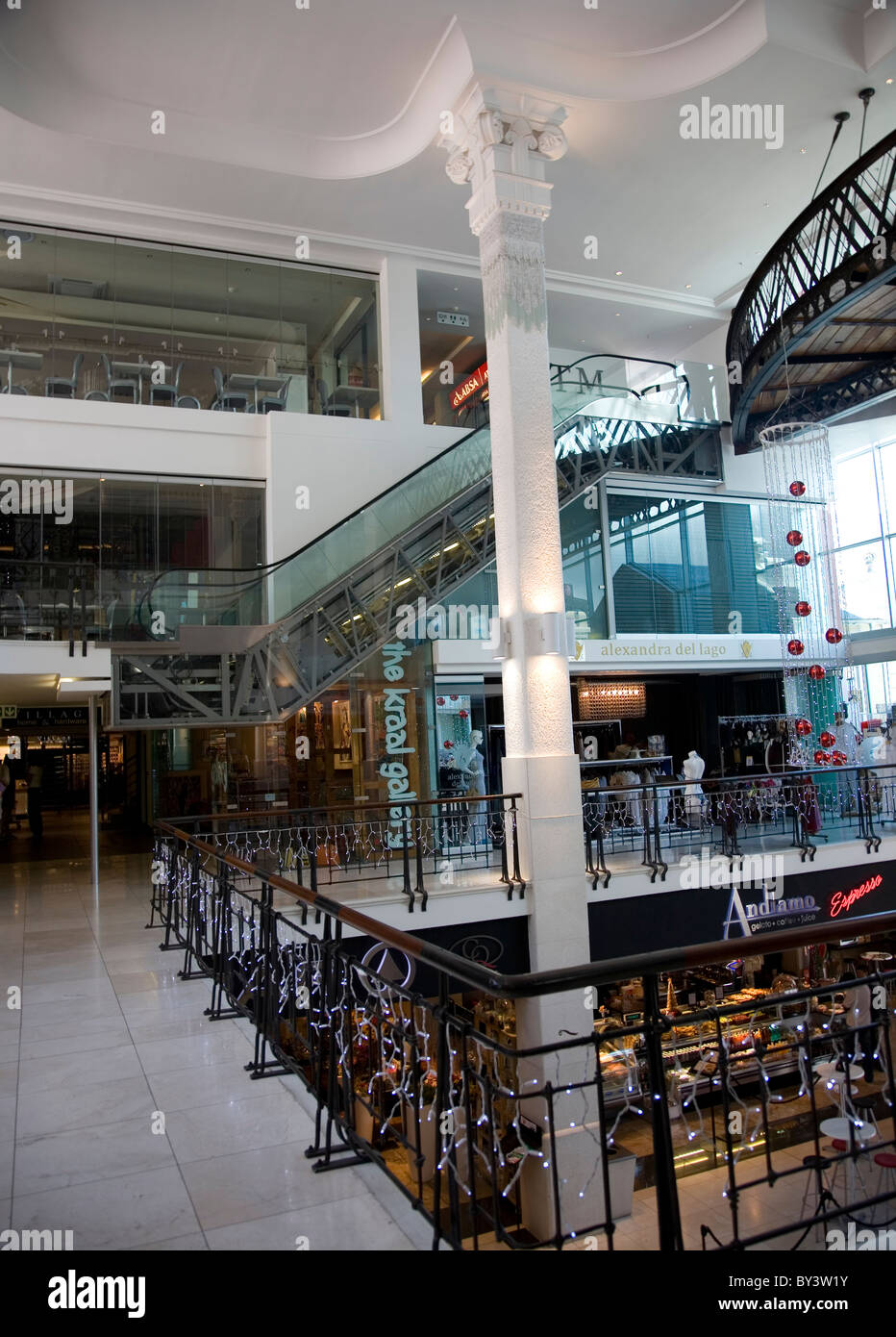 Shopping complex in africa hi-res stock photography and images - Alamy