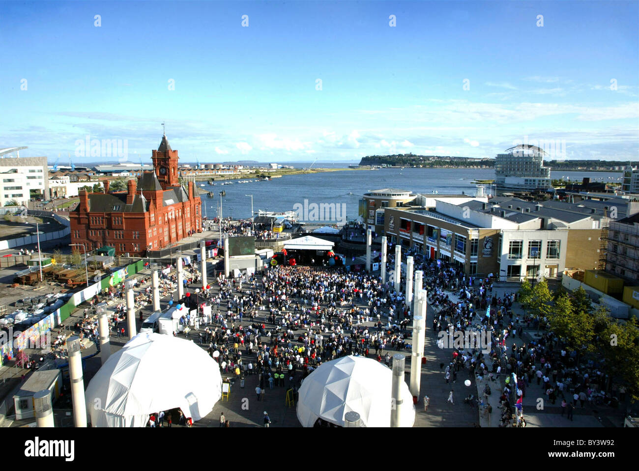 Festive cardiff hi-res stock photography and images - Alamy