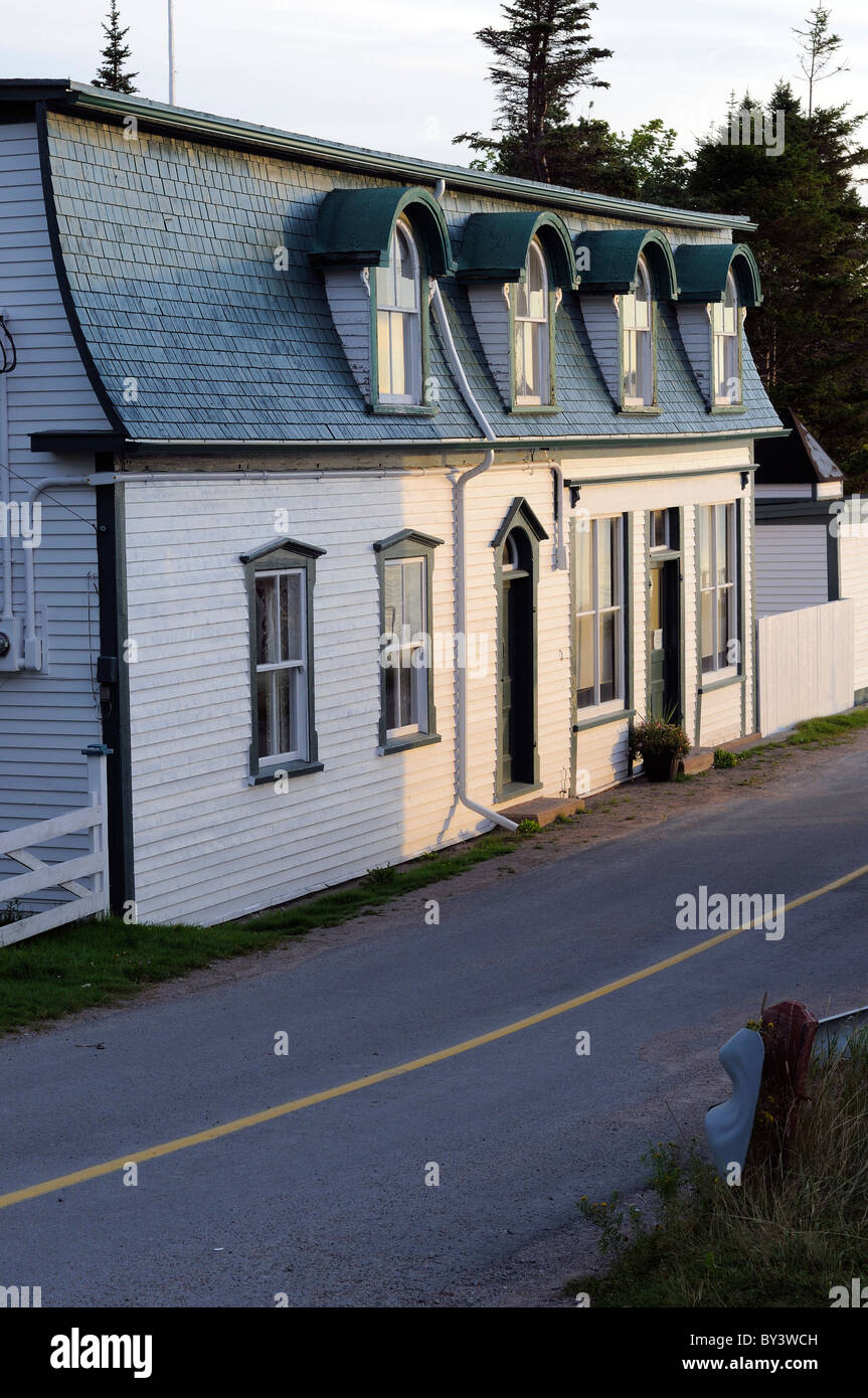 Canada traditional home hi-res stock photography and images - Alamy