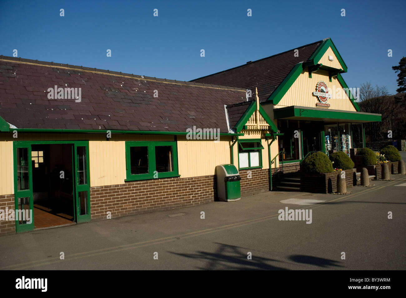 Snowdon Mountain Railway Station in Llanberis Stock Photo - Alamy