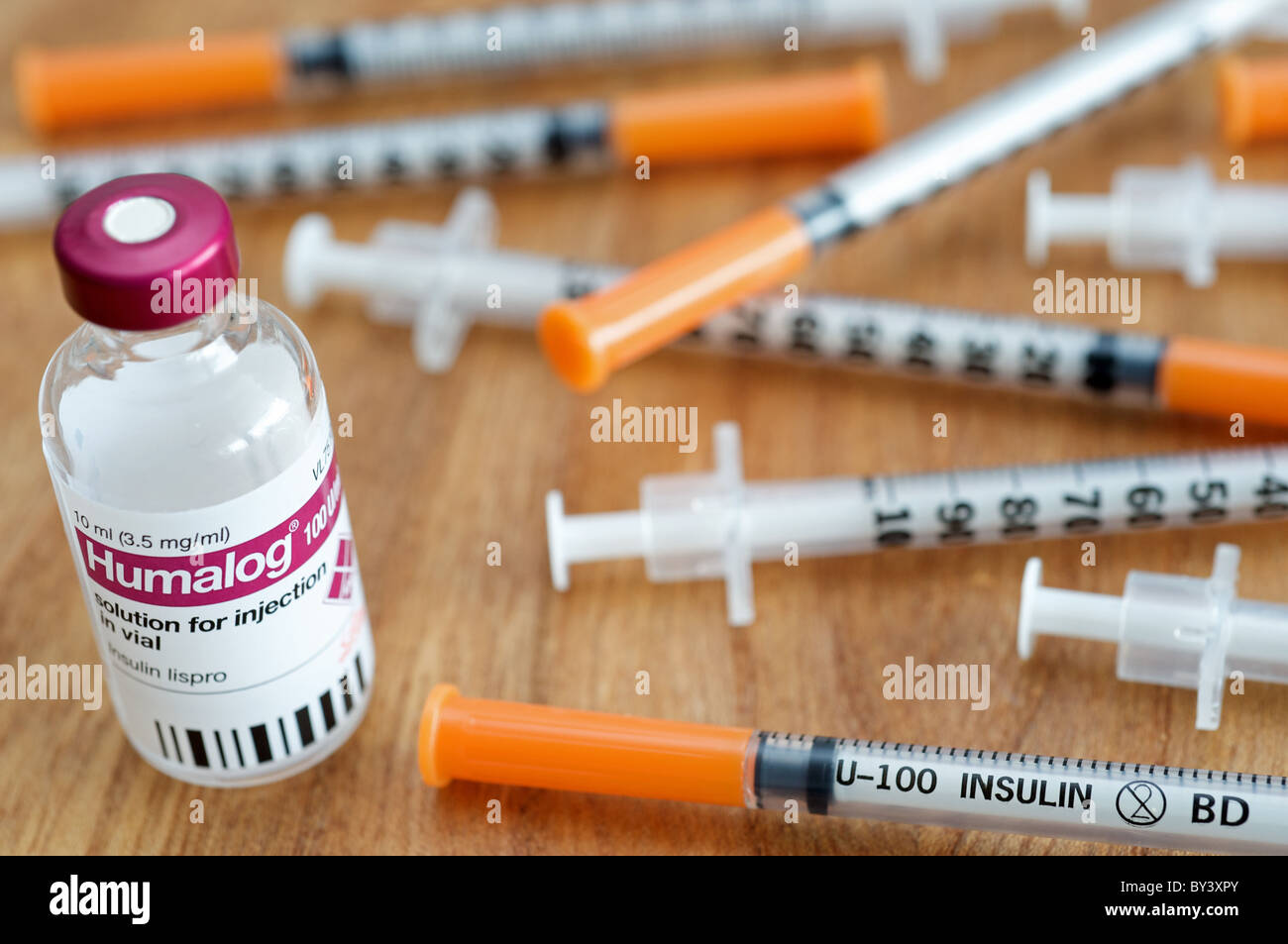 Insulin bottle and disposable hypodermic syringes Stock Photo - Alamy