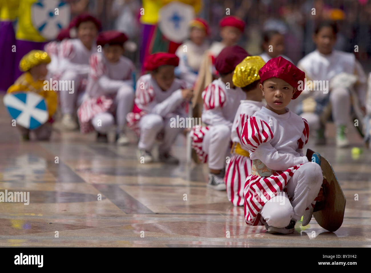 Traditional costume philippines hi-res stock photography and images - Alamy