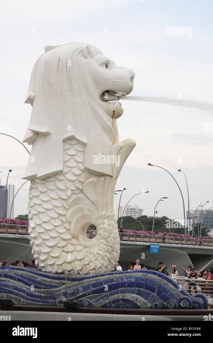Singapore merlion park statue hi-res stock photography and images - Alamy