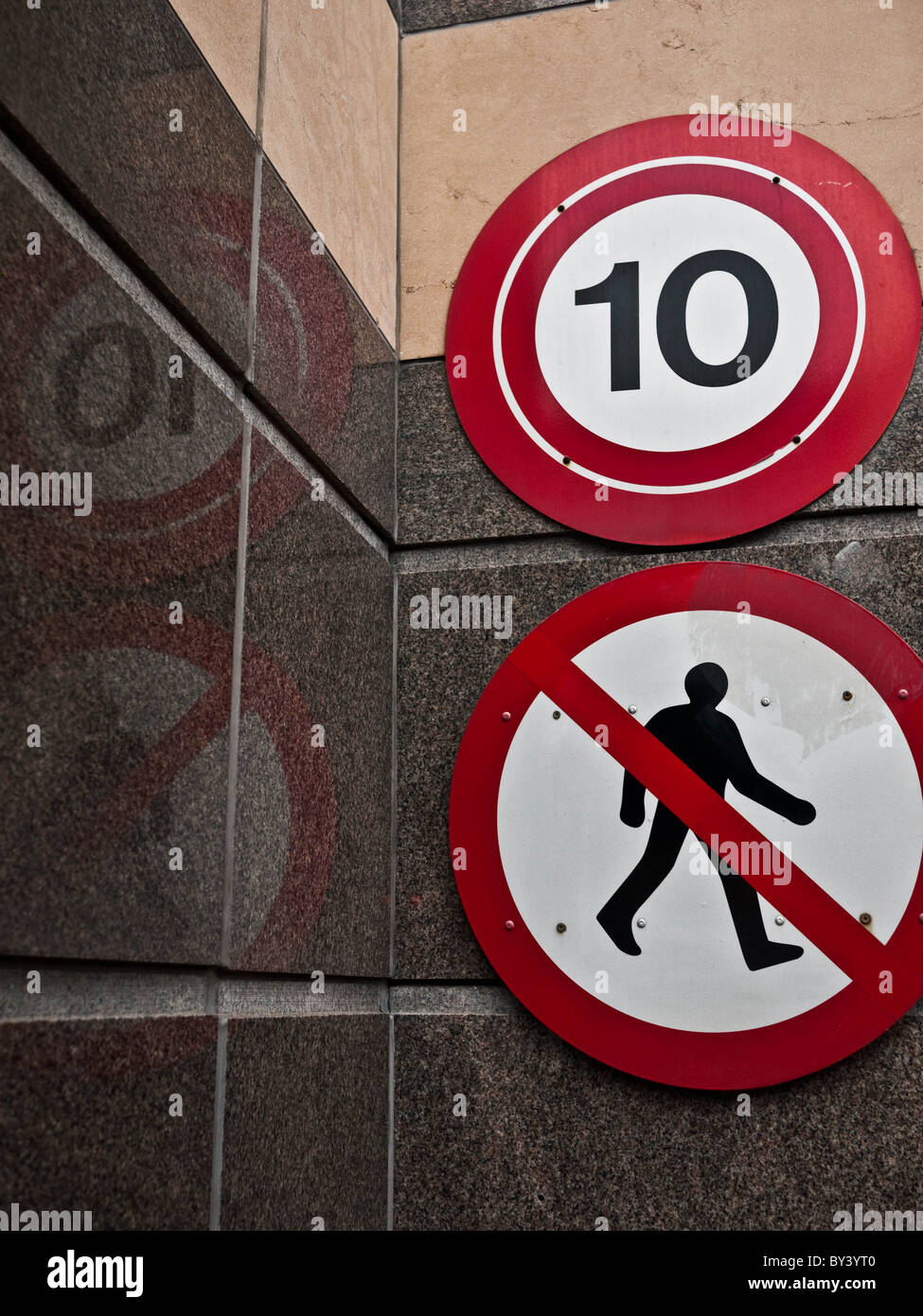 No walking signs hi-res stock photography and images - Alamy