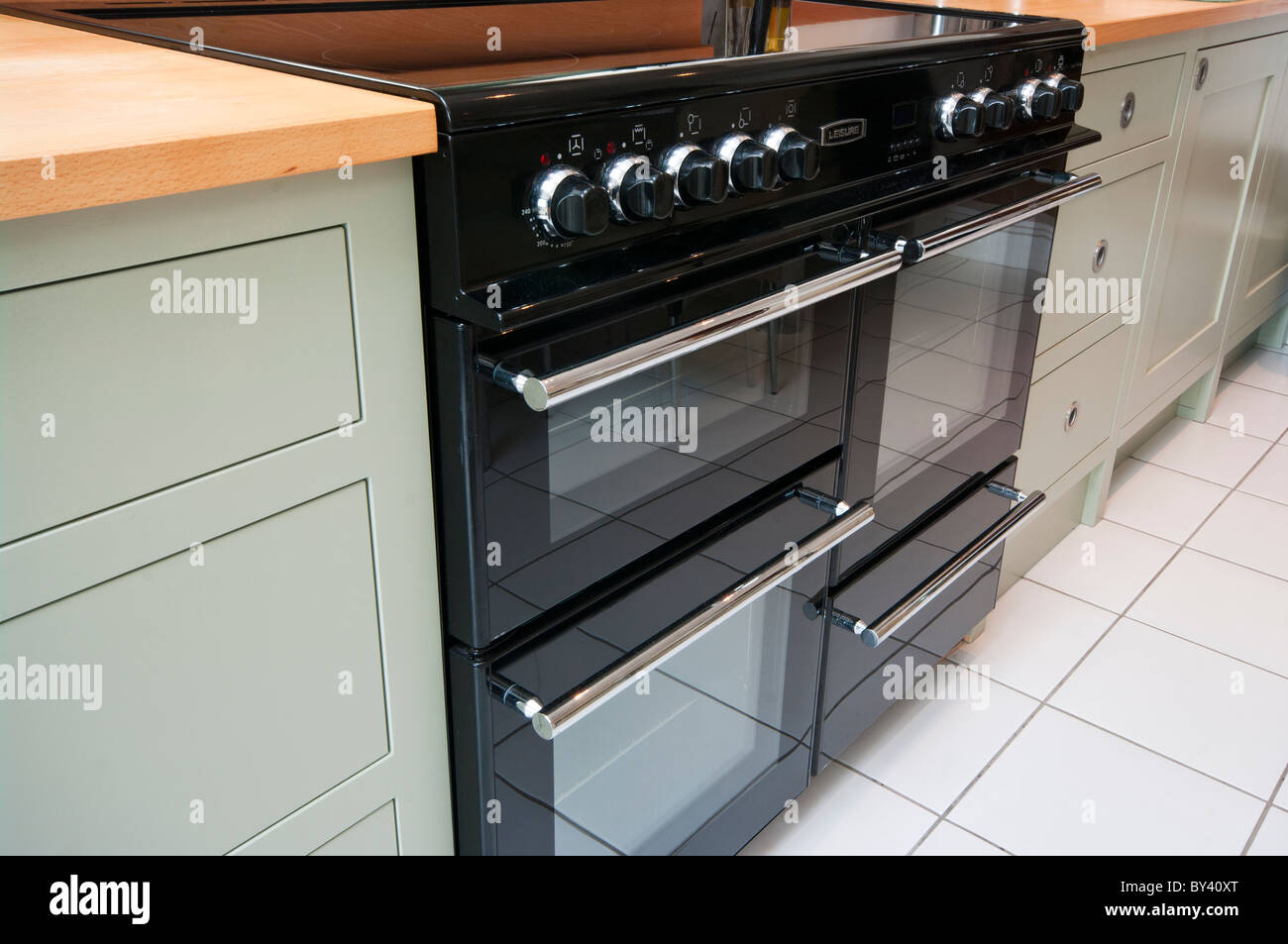 Electric Kitchen Range Cooker Stock Photo - Alamy