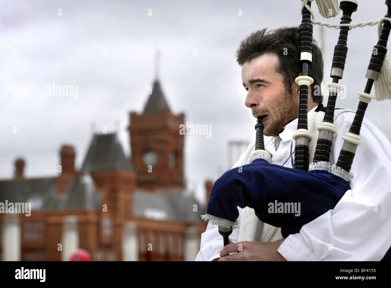 Bag pipe player, Cardiff Bay Stock Photo - Alamy