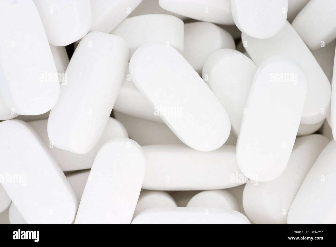 White calcium-magnesium supplement tablets Stock Photo - Alamy