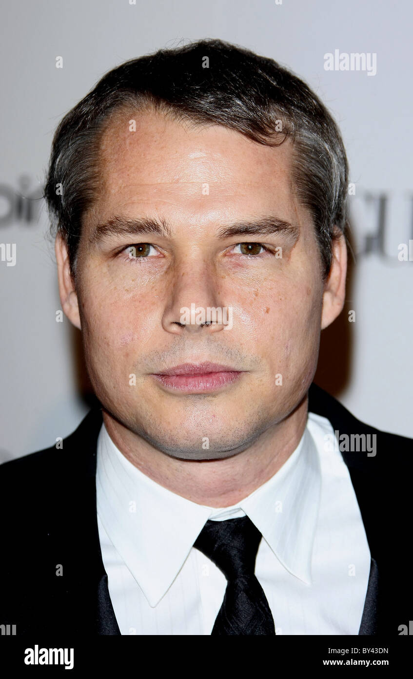 Shepard fairey hi-res stock photography and images - Alamy