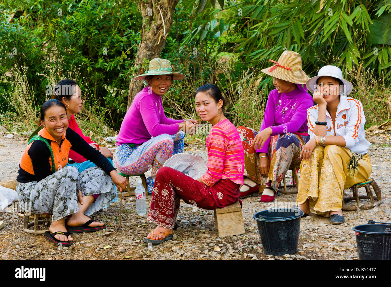 Dai people china hi-res stock photography and images - Alamy