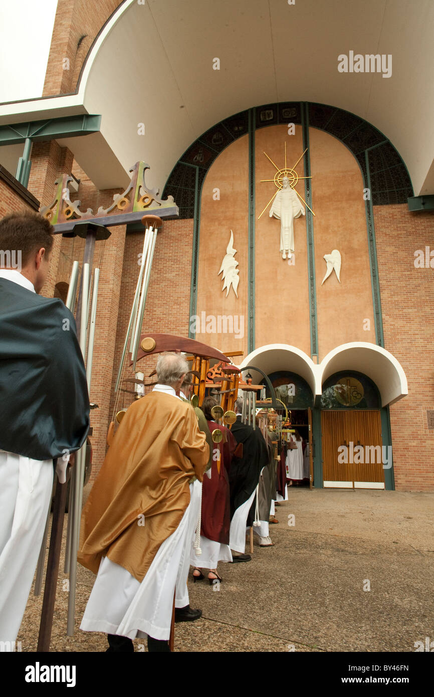 Processional into nave of St. Martin's Lutheran Church in Austin Texas ...