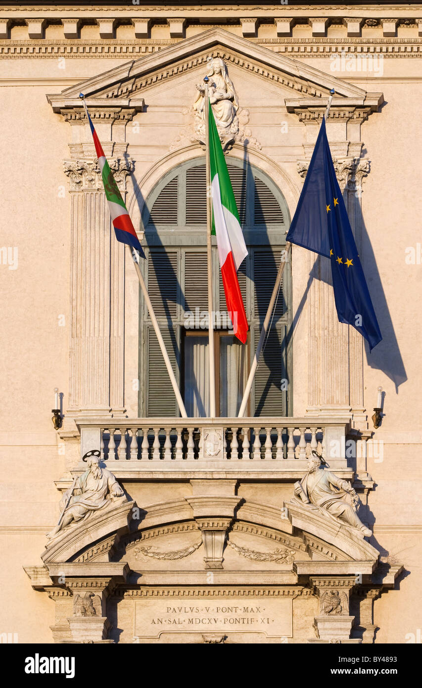 "Palazzo del quirinale" palace Rome Italy flags balcony facade Stock ...