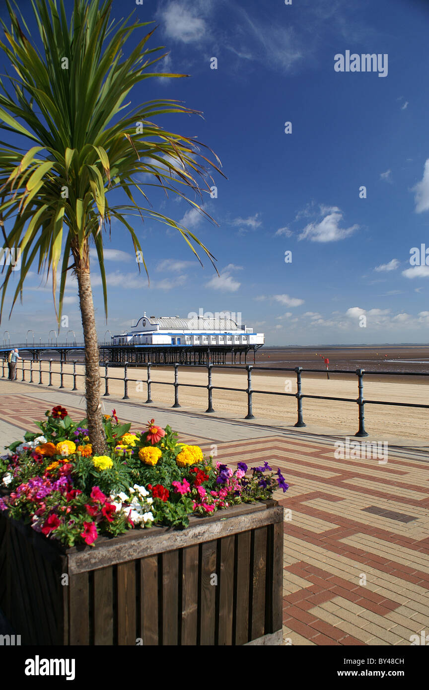Cleethorpes beach pier resort hi-res stock photography and images - Alamy