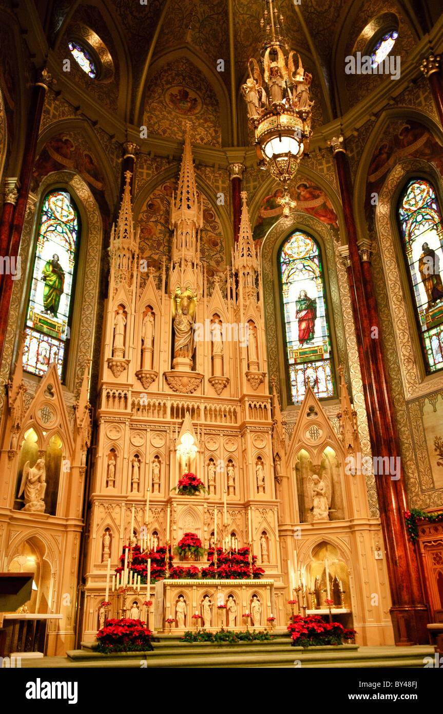 Altar scene features hi-res stock photography and images - Alamy