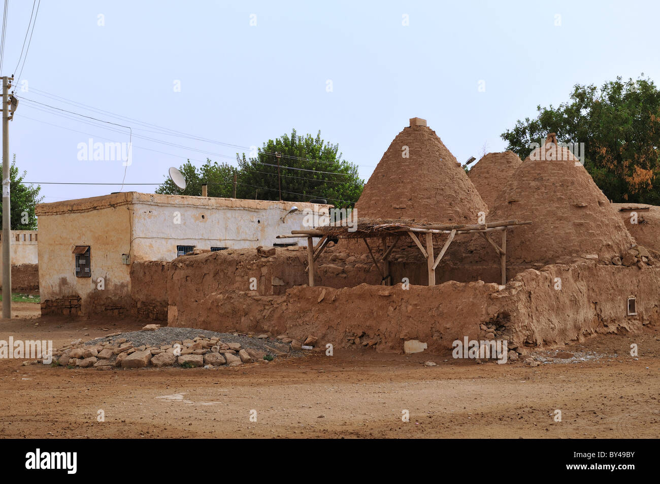 Beehive mud house hi-res stock photography and images - Alamy