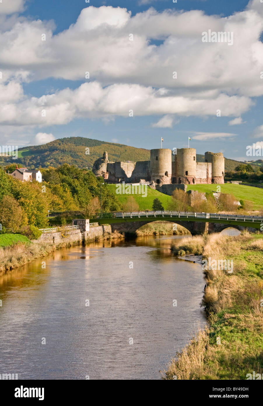 Rhuddlan Castle & The River Clwyd (Afon Clwyd), Rhuddlan, Denbighshire ...